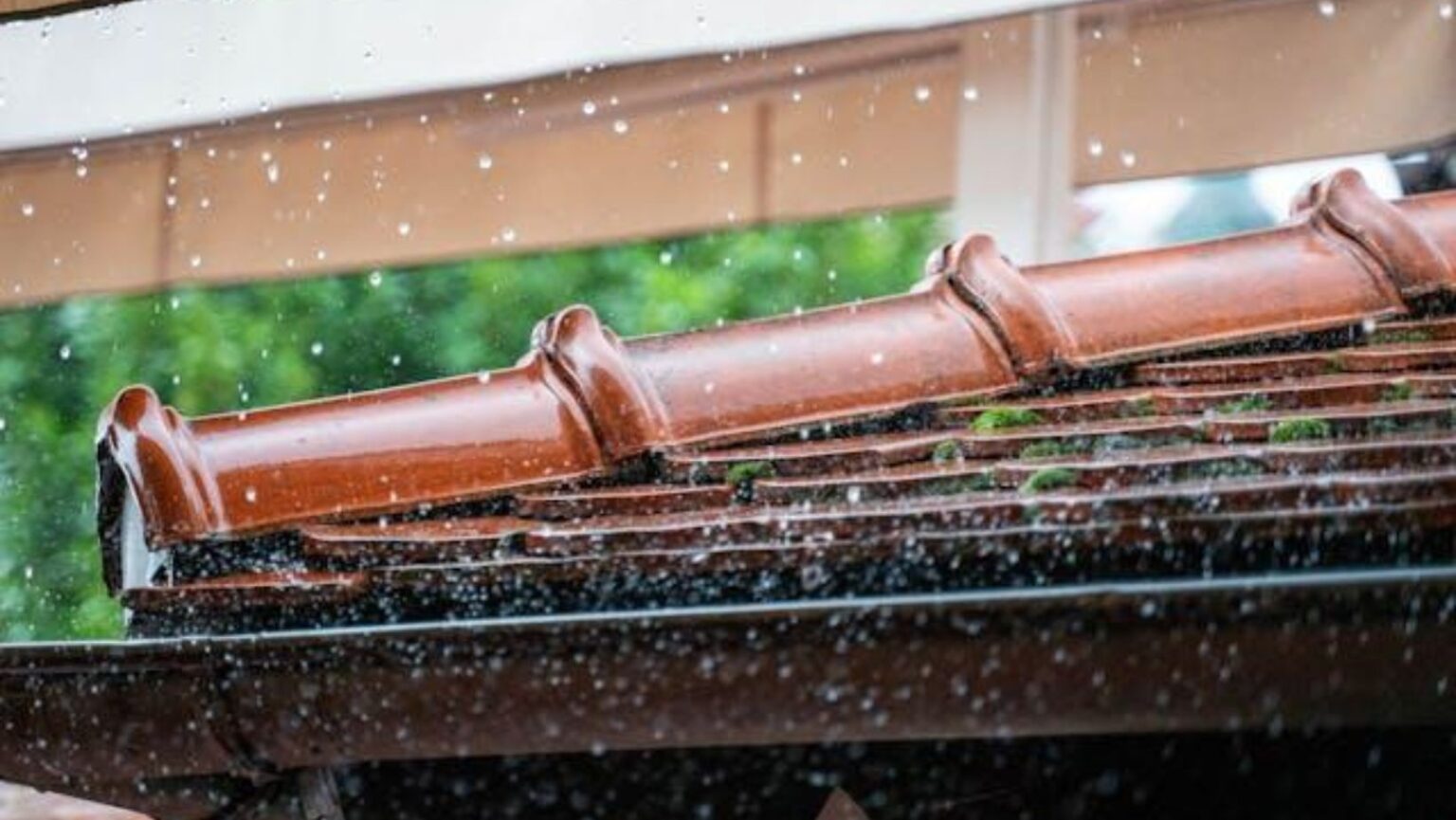 6 Inch Gutters vs 4 Inch for Fort Wayne's Weather - agendacoverlife.com